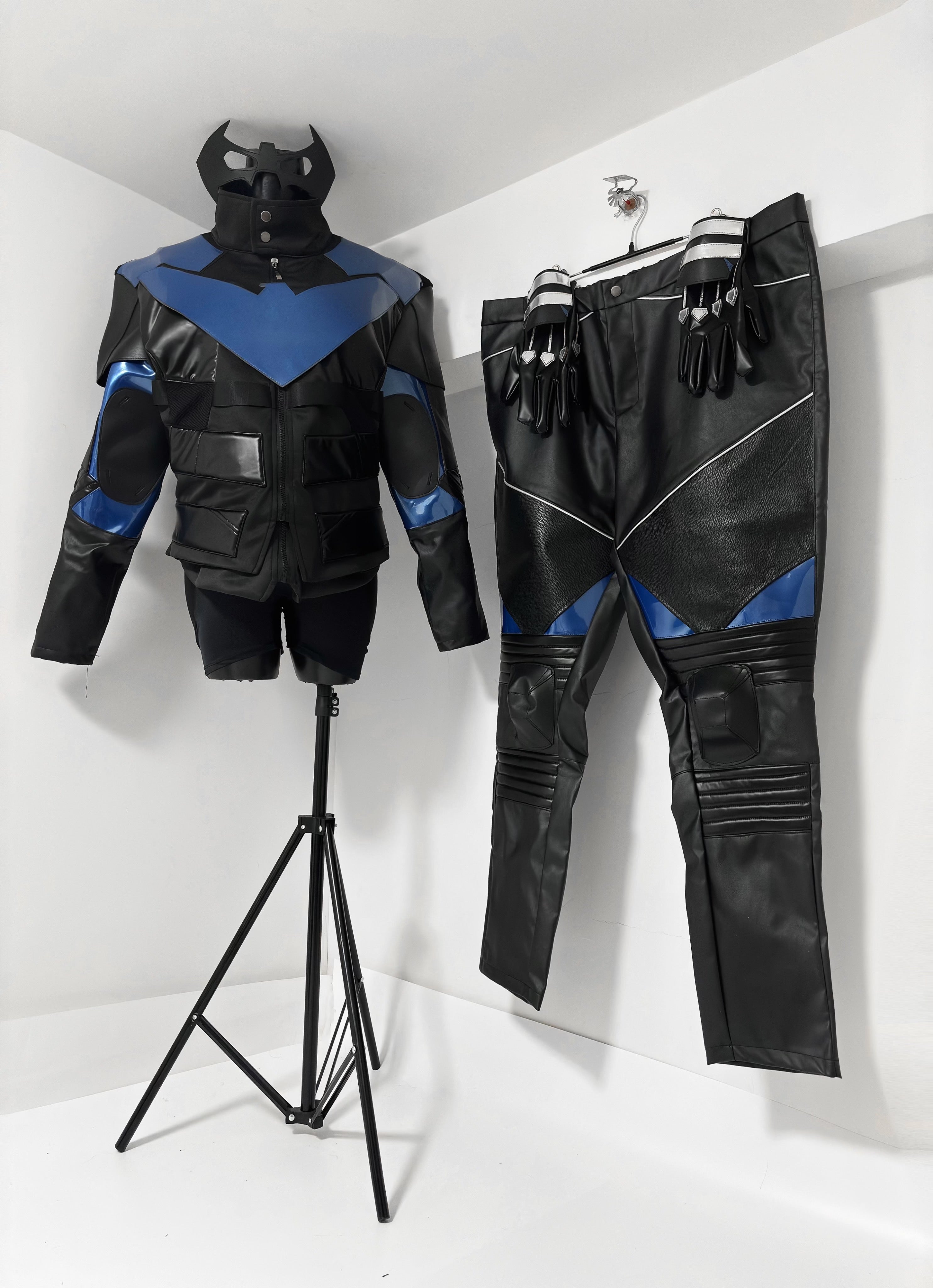 Nightwing cosplay costume – MomoXin cosplay commission studio